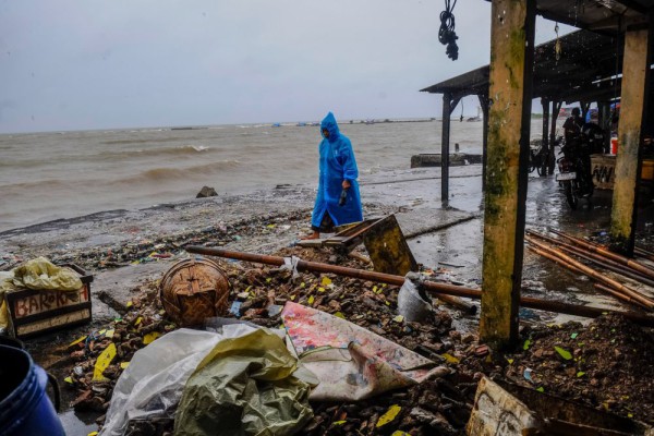 Waspada Gelombang 4 Meter Ancam Perairan Selatan Jawa