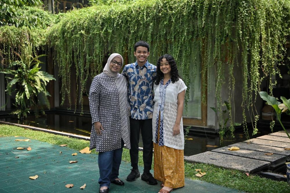 22 Adu Gaya Mutiara Baswedan dan Fery Farhati, Kompak