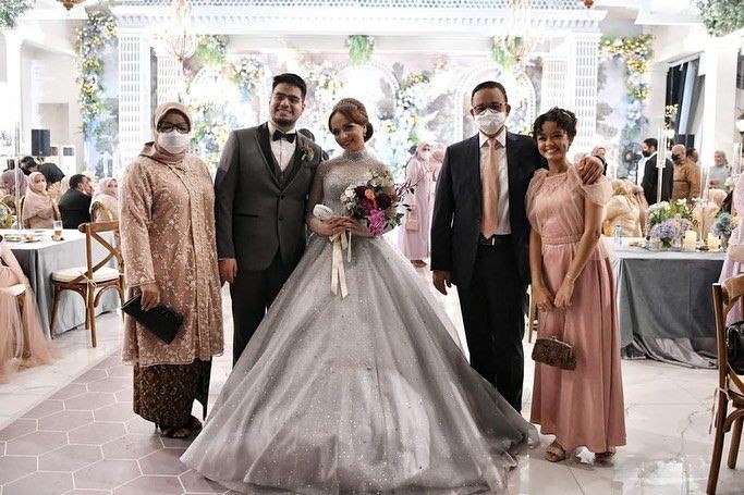 22 Adu Gaya Mutiara Baswedan dan Fery Farhati, Kompak