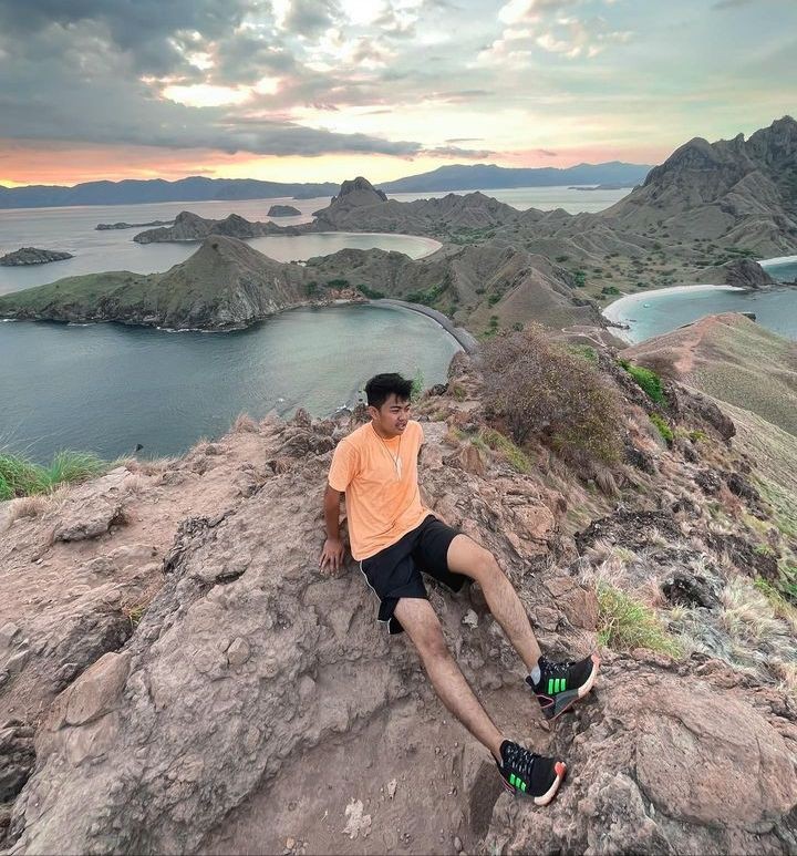 7 Potret Jhoni Saputra, Putra H. Isam yang Kerap Disorot