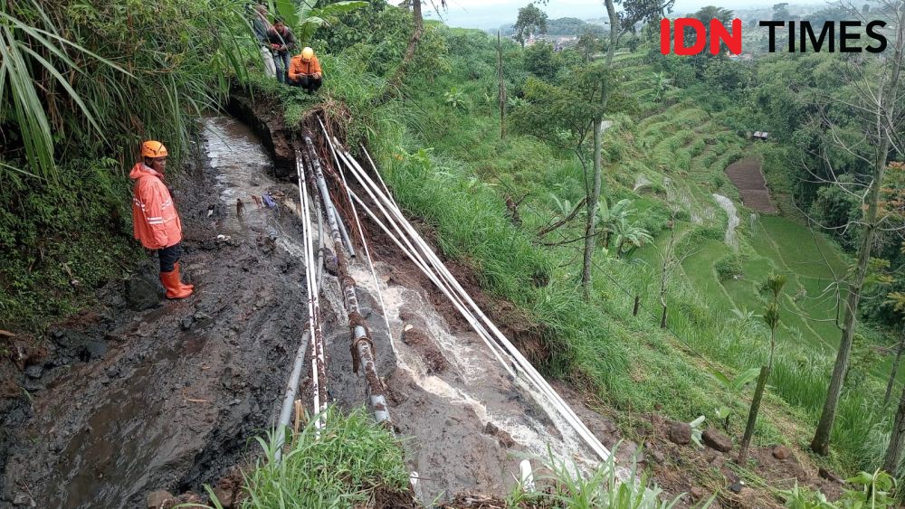 Saluran Irigasi Ambrol, Belasan Rumah di Magetan Diterjang B Saluran Irigasi Ambrol, Belasan Rumah di Magetan Diterjang B