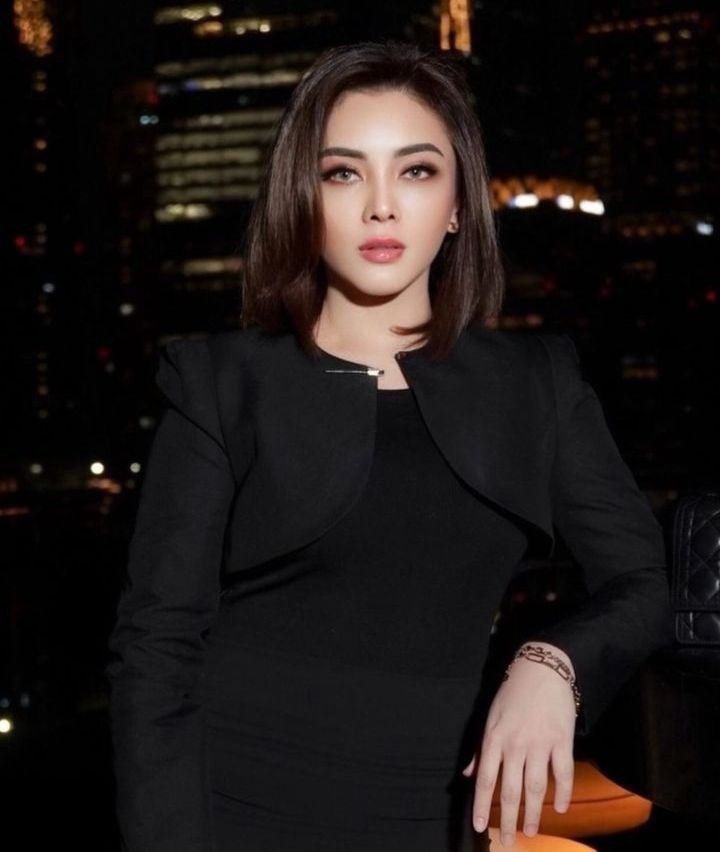 Penampilan Terbaru Dhena Devanka Usai Oplas di Korea Penampilan Terbaru Dhena Devanka Usai Oplas di Korea