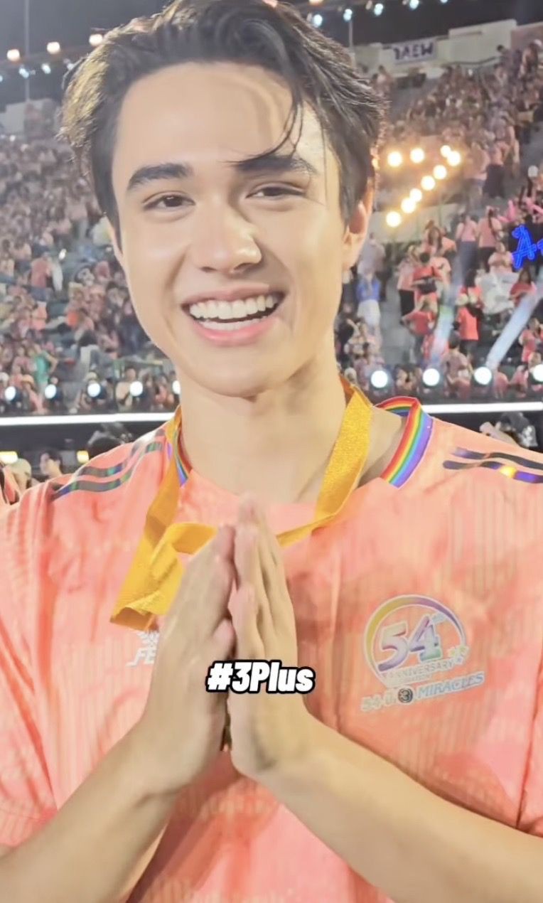 Artis Cowok Thailand Di Pertandingan Bola Ch3