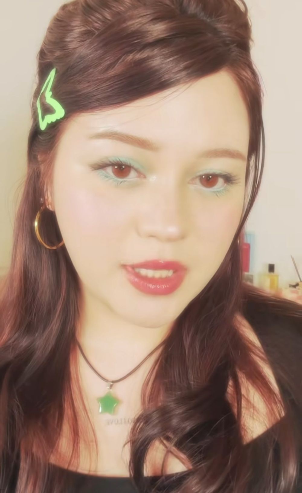 10 Inspirasi Makeup 2000s Yang Viral Di Tiktok Cetar