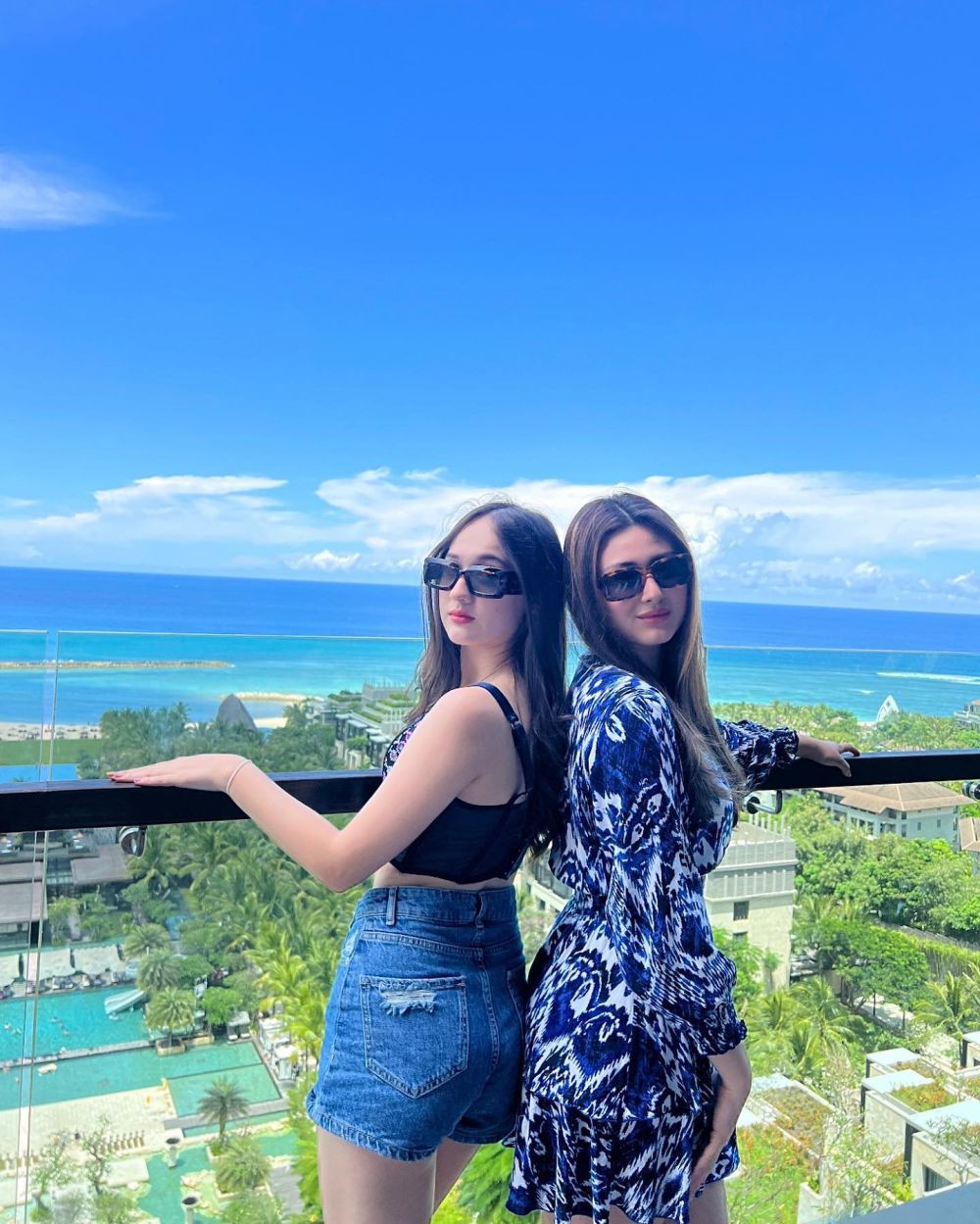 7 Adu Gaya Laura Moane vs. Nicole Moane, Sibling yang Kompak