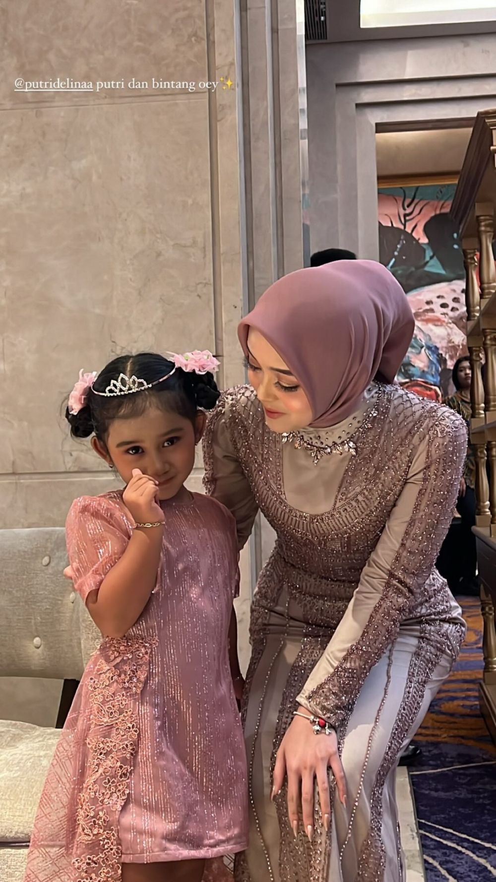 7 Potret Bintang Adik Tiri Rizky Febian di Acara Resepsi