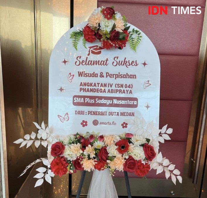 Tren Papan Bunga Akrilik, Bisnis Mahasiswa Raup Cuan