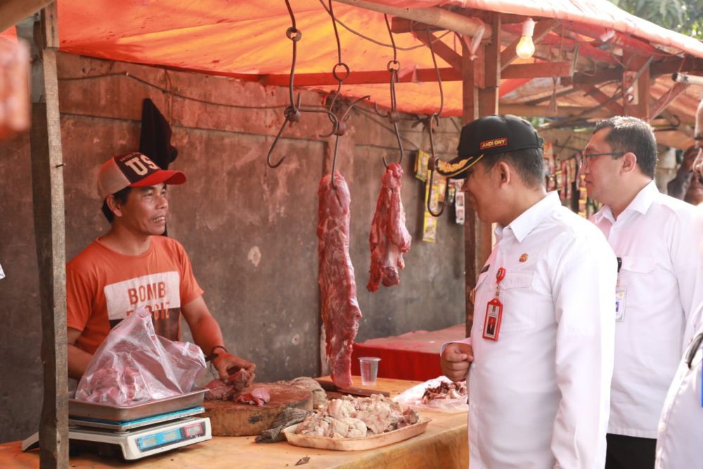 Pj Bupati Tangerang Andi Ony Pantau Stok dan Harga Sembako Pj Bupati Tangerang Andi Ony Pantau Stok dan Harga Sembako
