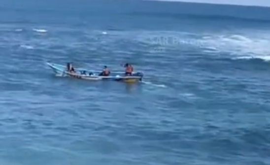3 Wisatawan Asal Ngawi Terseret Ombak di Pantai Drini 3 Wisatawan Asal Ngawi Terseret Ombak di Pantai Drini