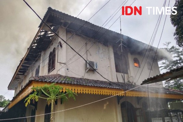 Lantai 2 Kantor Camat Medan Area Ludes, Damkar Terluka Lantai 2 Kantor Camat Medan Area Ludes, Damkar Terluka