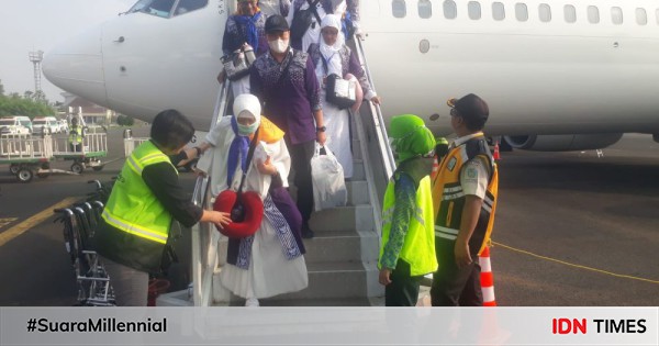 Tangis Haru Jemaah Haji Tiba di Lampung, Kepulangan Perdana
