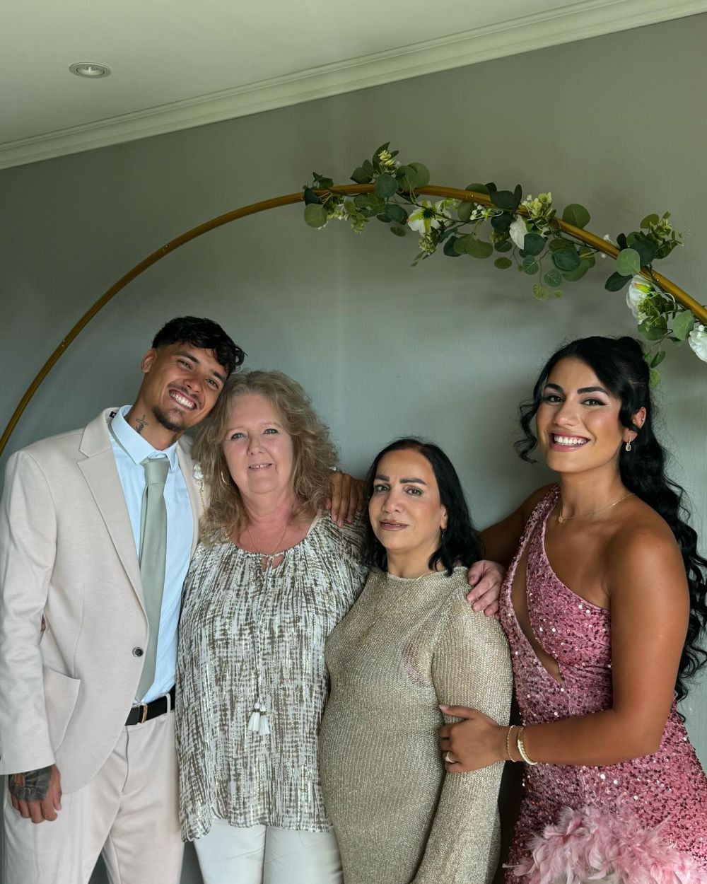 7 Potret Pertunangan Pemain Timnas Shayne Pattynama