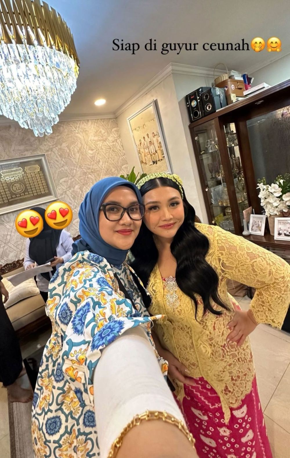 Gaya Keluarga dan Tamu di Siraman-Midodareni Clarissa Putri Gaya Keluarga dan Tamu di Siraman-Midodareni Clarissa Putri