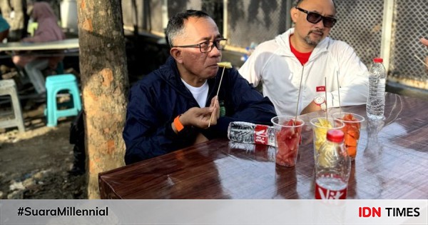 Ronal-Asep Ngobrol Bandung Sambil Sarapan Kupat Tahu Ronal-Asep Ngobrol Bandung Sambil Sarapan Kupat Tahu