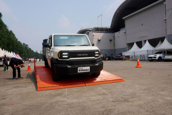 Toyota Bakal Umumkan Harga Hilux Rangga Pekan Depan Toyota Bakal Umumkan Harga Hilux Rangga Pekan Depan