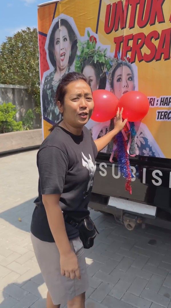 Soimah Dapat Kado dari Happy Asmara, Dikirim Pakai Mobil Box Soimah Dapat Kado dari Happy Asmara, Dikirim Pakai Mobil Box