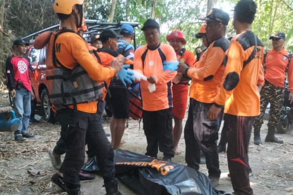 Pemancing Tenggelam di Sungai Opak Bantul Ditemukan Tewas Pemancing Tenggelam di Sungai Opak Bantul Ditemukan Tewas