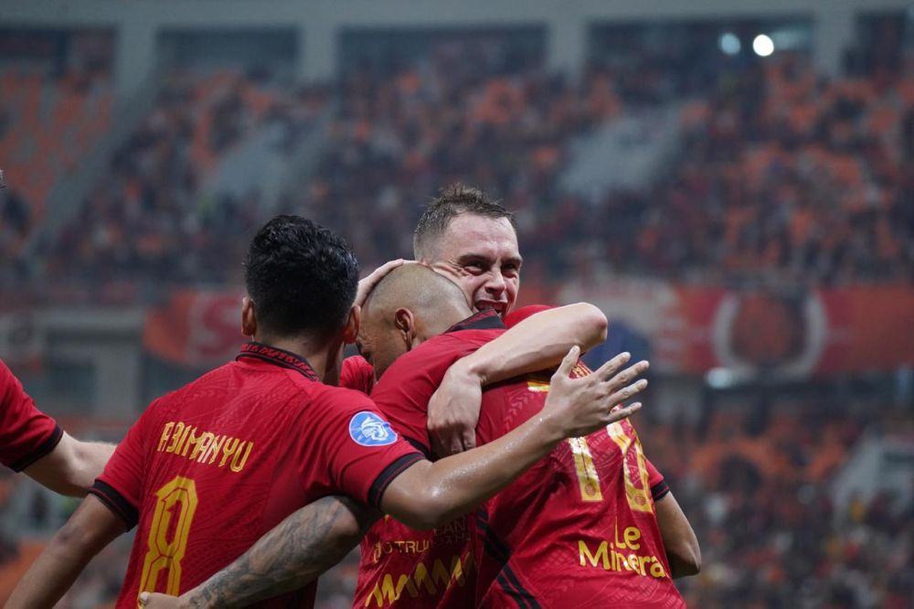 Persija Lumat Barito, Gustavo Almeida Cetak Hattrick