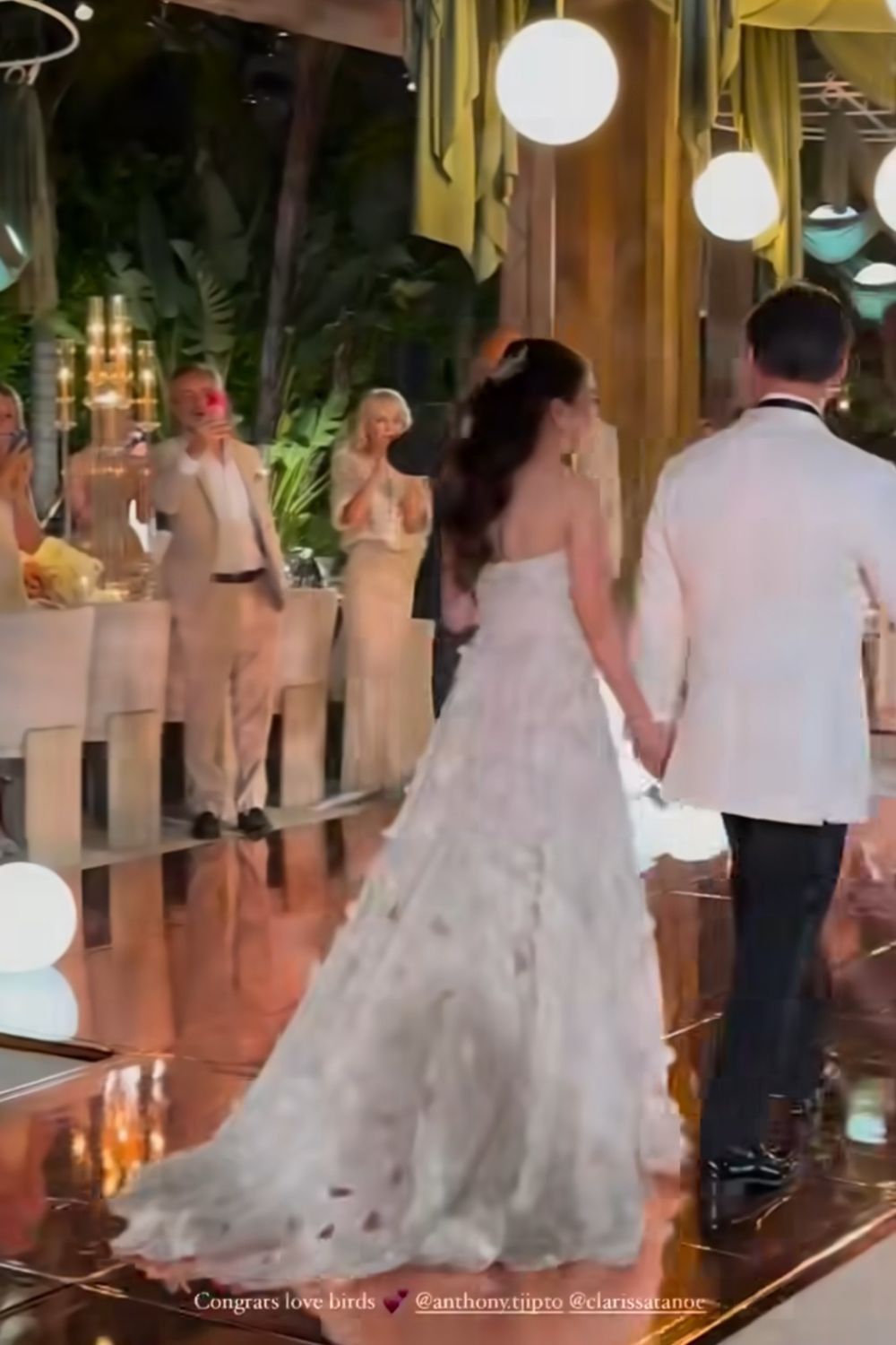 9 Style Dress dan Makeup Resepsi Clarissa Tanoesoedibjo