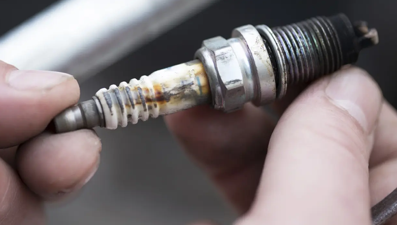 Ketahui Saat Tepat Mengganti Busi Mobil