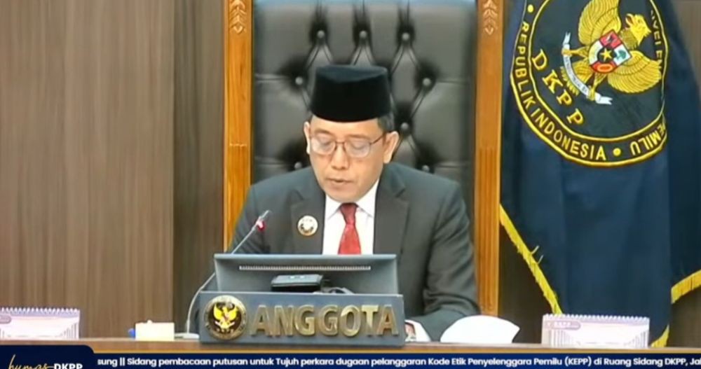 Terima Suap Rp530 Juta, Anggota KPU Bandar Lampung Dipecat Terima Suap Rp530 Juta, Anggota KPU Bandar Lampung Dipecat