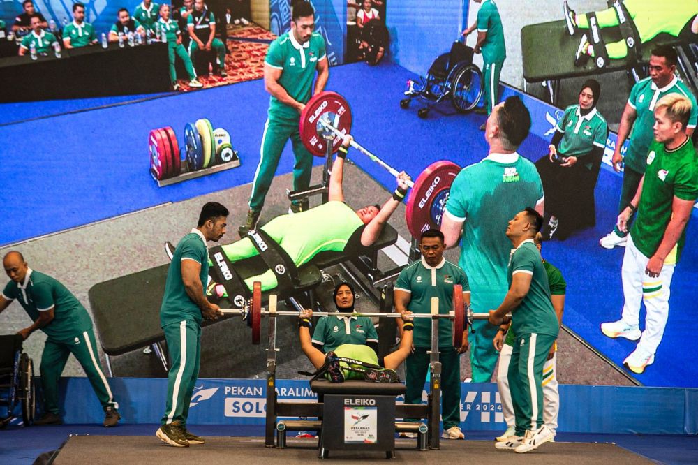 Lifter Sumut Raih 2 Emas dan Cetak Rekor Peparnas XVII Solo