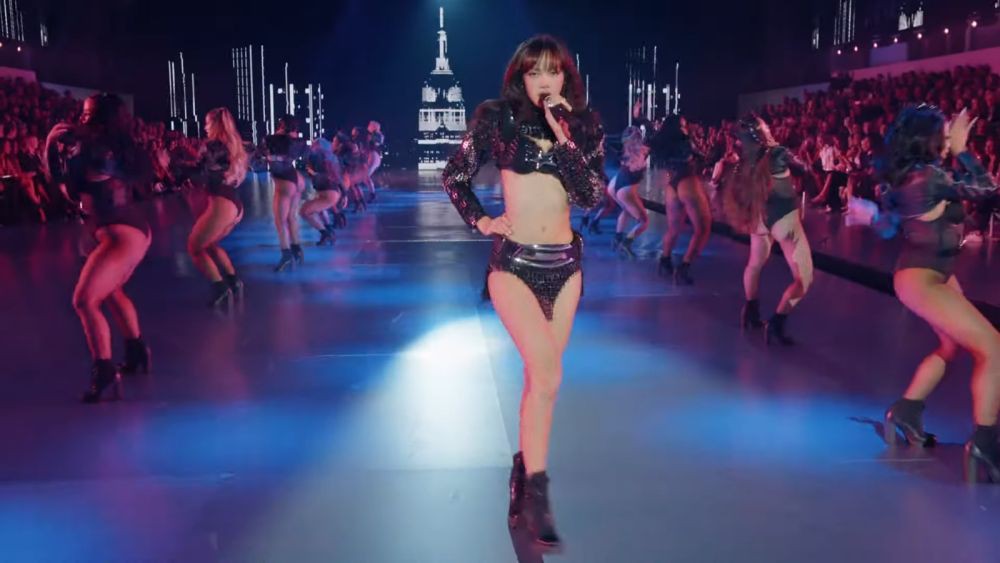 7 Potret Lisa Blackpink Di Victorias Secret Fashion Show