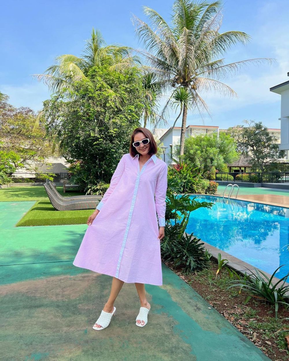 7 Koleksi Dress buat Santai ala Donna Agnesia, Tampil Gaya