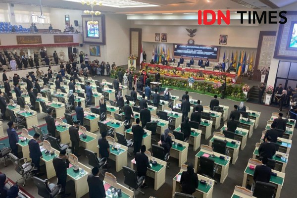 5 Pimpinan Definitif DPRD Provinsi Lampung Dilantik 5 Pimpinan Definitif DPRD Provinsi Lampung Dilantik