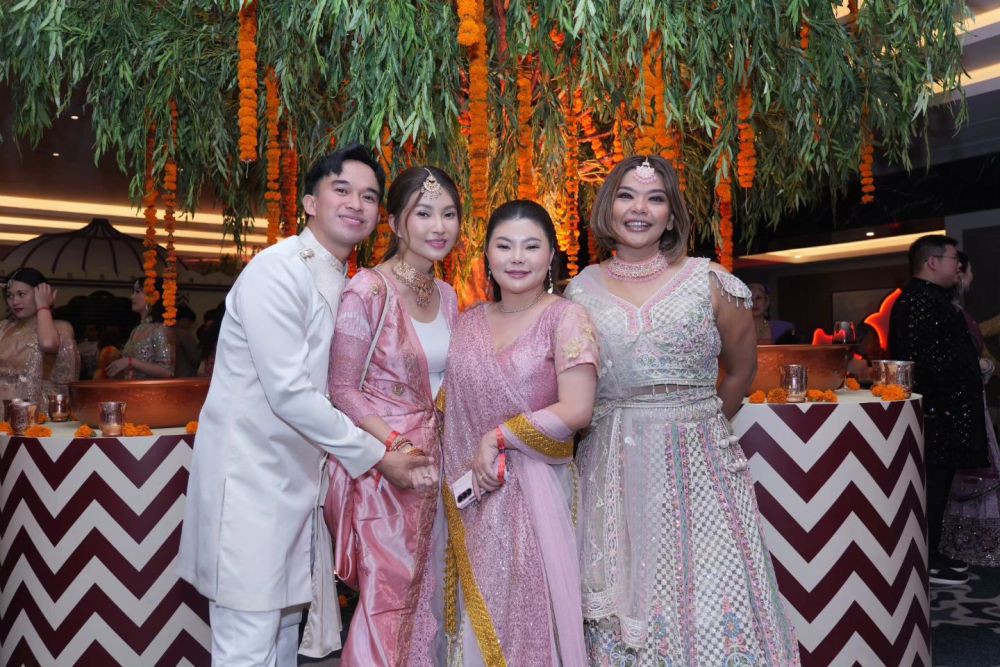 Artis Indonesia Hadiri Pesta Diwali The Harjani Family