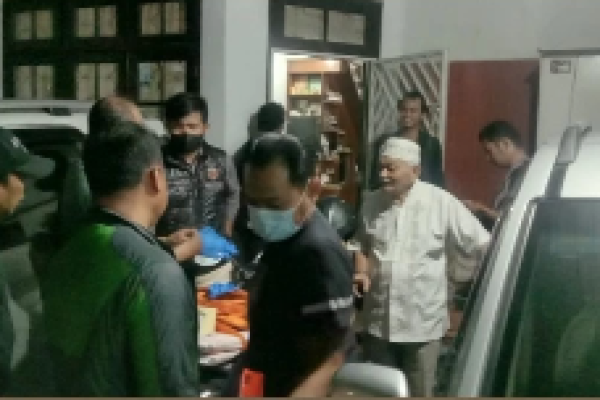Polisi Tahan Anak Bunuh Ayah dan Nenek di Rumah Aman
