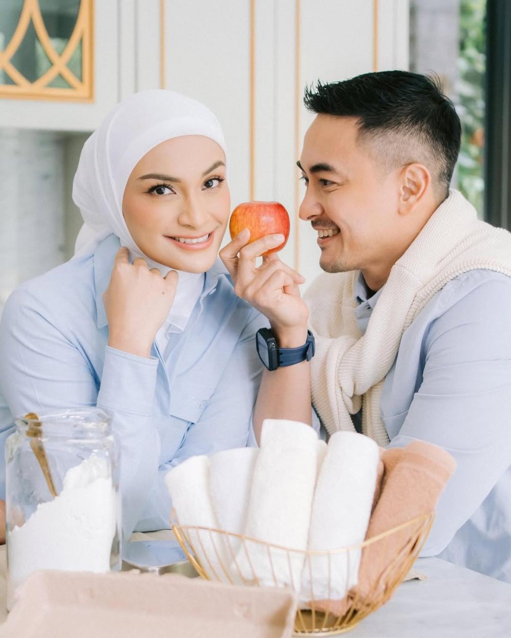 Momen Saat Zumi Zola dan Putri Zulhas Ajak Anak-anak Foto