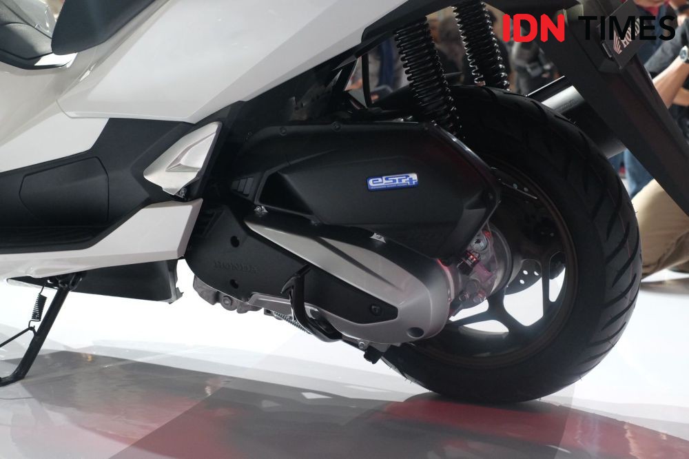 Adu Spesifikasi Yamaha Nmax Turbo Vs New Honda Pcx 160
