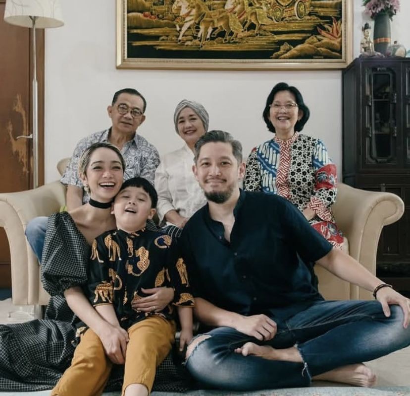 7 Kenangan Intan Ayu Bersama Ayahnya yang Meninggal Dunia