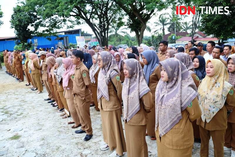 ASN Jabar Bakal Ngantor Tiga Hari, Ini Positif-Negatifnya ASN Jabar Bakal Ngantor Tiga Hari, Ini Positif-Negatifnya