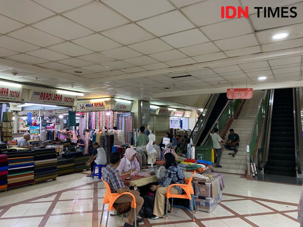 Sepi Pengunjung, Ini Potret Pasar Tanah Abang Jelang Lebaran