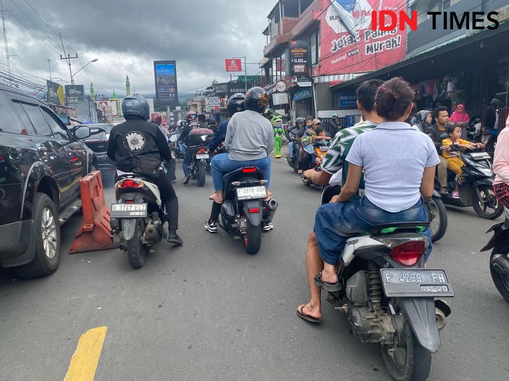 Arus Mudik Lebaran 2025 di Puncak Bogor Ramai Lancar Malam I