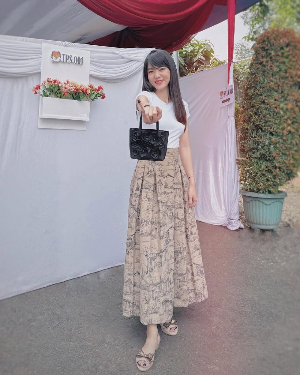 9 OOTD Terbaru ala Riana Rizki, Baju Santai hingga Formal