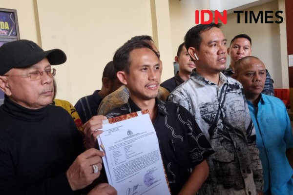 Relawan Jokowi Laporkan Roy Suryo hingga Dokter Tifa Ijazah Relawan Jokowi Laporkan Roy Suryo hingga Dokter Tifa Ijazah