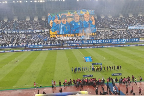 8 Potret Perayaan Gelar Persib Bandung di Stadion GBLA